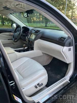 Black Lexus LS 2008 in Valmiera, with an engine capacity of 5.00 L and mileage of 361 thousand km for 10500 €, photo 6 on AUTOMOTO.COM.LV