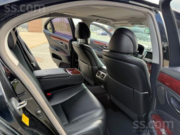 Melns Lexus LS 2008 Rīga, ar dzinēja tilpumu 4.60 L un nobraukumu 155 tūkst. km par 7000 €, foto 6 vietnē AUTOMOTO.COM.LV