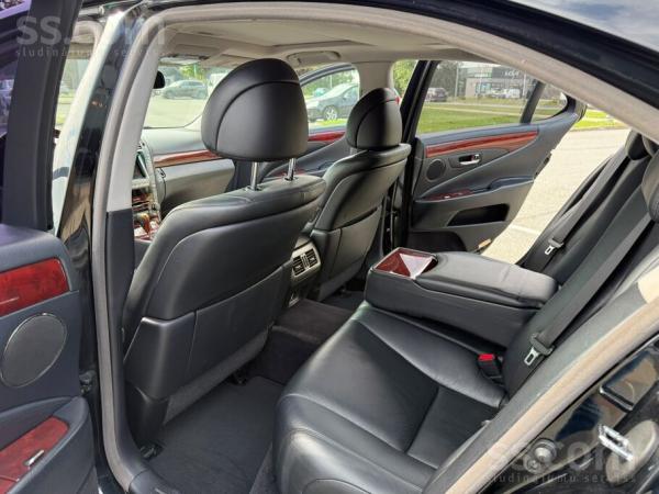 Melns Lexus LS 2008 Rīga, ar dzinēja tilpumu 4.60 L un nobraukumu 155 tūkst. km par 7000 €, foto 7 vietnē AUTOMOTO.COM.LV