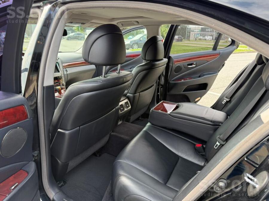 Melns Lexus LS 2008 Rīga, ar dzinēja tilpumu 4.60 L un nobraukumu 155 tūkst. km par 7000 €, foto 7 vietnē AUTOMOTO.COM.LV