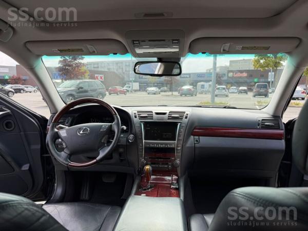 Melns Lexus LS 2008 Rīga, ar dzinēja tilpumu 4.60 L un nobraukumu 155 tūkst. km par 7000 €, foto 8 vietnē AUTOMOTO.COM.LV