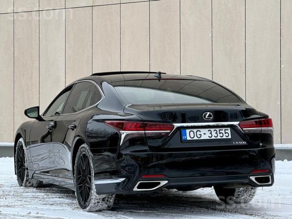 Black Lexus LS 2018 in Riga, with an engine capacity of 3.50 L and mileage of 92 thousand km for 35000 €, photo 3 on AUTOMOTO.COM.LV