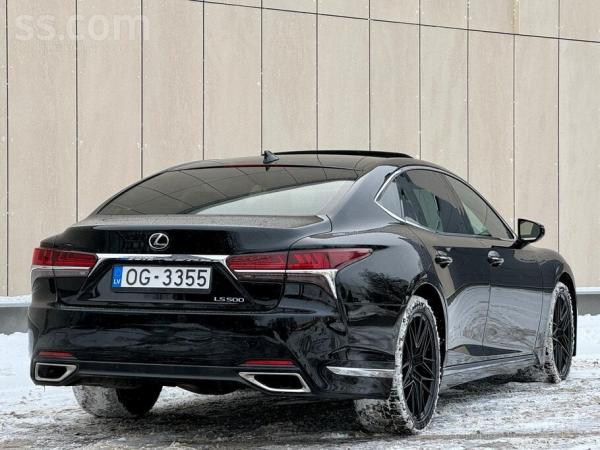 Black Lexus LS 2018 in Riga, with an engine capacity of 3.50 L and mileage of 92 thousand km for 35000 €, photo 7 on AUTOMOTO.COM.LV