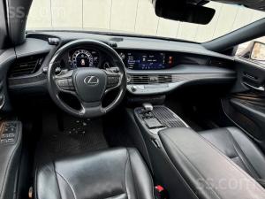 Black Lexus LS 2018 in Riga, with an engine capacity of 3.50 L and mileage of 92 thousand km for 35000 €, photo 11 on AUTOMOTO.COM.LV