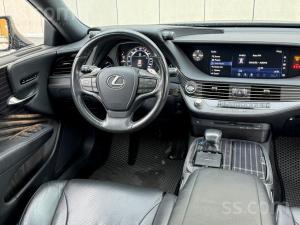 Black Lexus LS 2018 in Riga, with an engine capacity of 3.50 L and mileage of 92 thousand km for 35000 €, photo 12 on AUTOMOTO.COM.LV