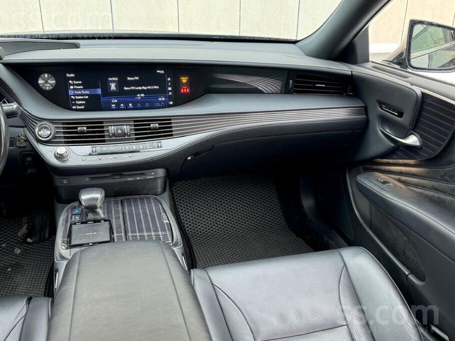 Black Lexus LS 2018 in Riga, with an engine capacity of 3.50 L and mileage of 92 thousand km for 35000 €, photo 14 on AUTOMOTO.COM.LV
