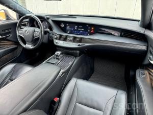 Black Lexus LS 2018 in Riga, with an engine capacity of 3.50 L and mileage of 92 thousand km for 35000 €, photo 15 on AUTOMOTO.COM.LV