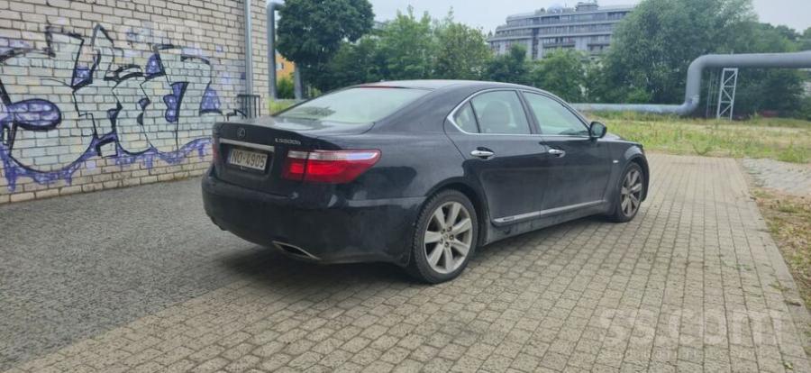 Zils Lexus LS 2007 Rīga, ar dzinēja tilpumu 5.00 L un nobraukumu 259 tūkst. km par 5800 €, foto 3 vietnē AUTOMOTO.COM.LV