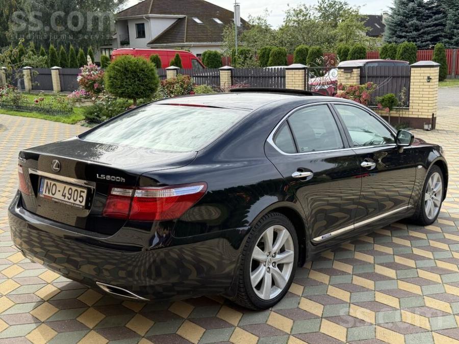Zils Lexus LS 2007 Rīga, ar dzinēja tilpumu 5.00 L un nobraukumu 258 tūkst. km par 11000 €, foto 3 vietnē AUTOMOTO.COM.LV