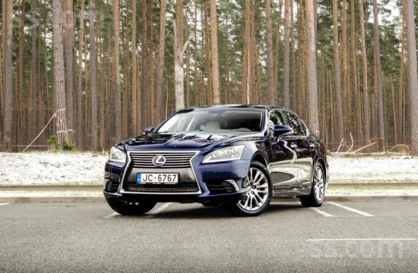 Blue Lexus LS 2013 in Riga, with an engine capacity of 5.00 L and mileage of 287 thousand km for 23590 €, photo 4 on AUTOMOTO.COM.LV