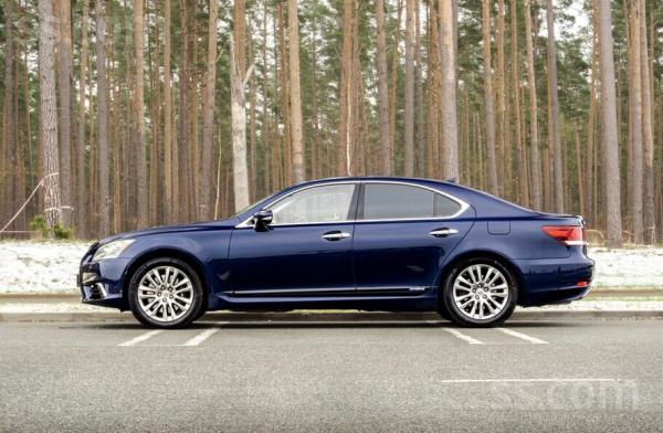 Blue Lexus LS 2013 in Riga, with an engine capacity of 5.00 L and mileage of 287 thousand km for 23590 €, photo 5 on AUTOMOTO.COM.LV