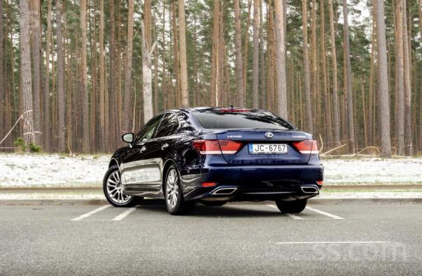Blue Lexus LS 2013 in Riga, with an engine capacity of 5.00 L and mileage of 287 thousand km for 23590 €, photo 8 on AUTOMOTO.COM.LV