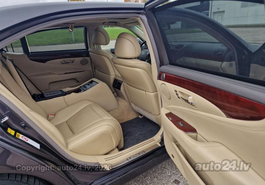 Brūns Lexus LS 2007 Valga, ar dzinēja tilpumu 5.00 L un nobraukumu 255 tūkst. km par 15900 €, foto 11 vietnē AUTOMOTO.COM.LV