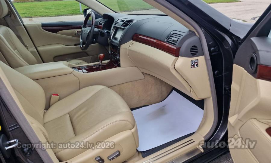 Brūns Lexus LS 2007 Valga, ar dzinēja tilpumu 5.00 L un nobraukumu 255 tūkst. km par 15900 €, foto 13 vietnē AUTOMOTO.COM.LV