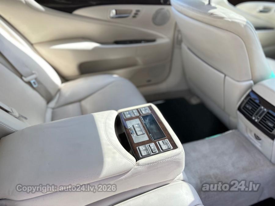 Brūns Lexus LS 2008 Tallina, ar dzinēja tilpumu 5.00 L un nobraukumu 311 tūkst. km par 6000 €, foto 14 vietnē AUTOMOTO.COM.LV