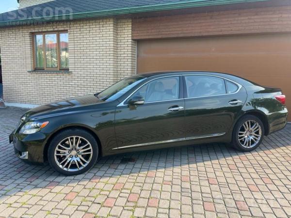 Green Lexus LS 2011 in Riga, with an engine capacity of 5.00 L and mileage of 236 thousand km for 14900 €, photo 1 on AUTOMOTO.COM.LV