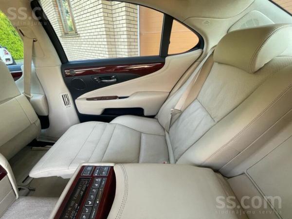 Green Lexus LS 2011 in Riga, with an engine capacity of 5.00 L and mileage of 236 thousand km for 14900 €, photo 8 on AUTOMOTO.COM.LV