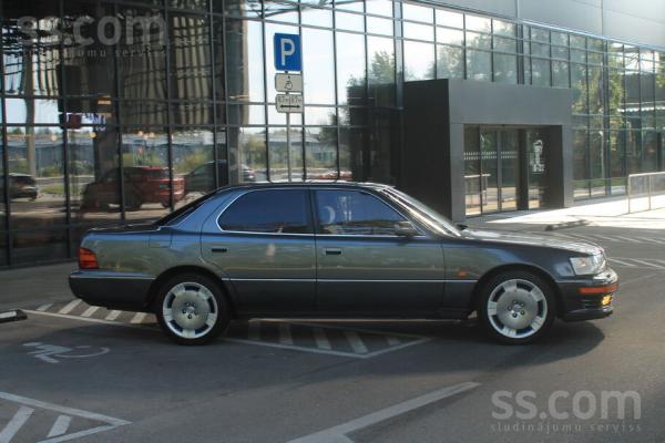 Grey Lexus LS 1991 in Riga, with an engine capacity of 4.00 L and mileage of 337 thousand km for 9900 €, photo 4 on AUTOMOTO.COM.LV