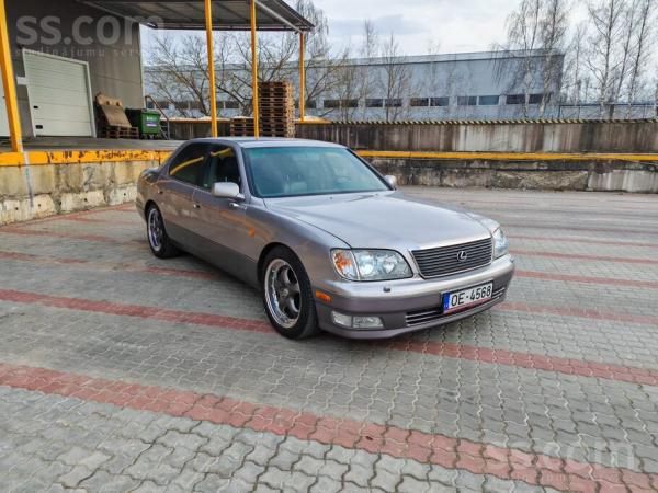 Pelēks Lexus LS 1998 Rīga, ar dzinēja tilpumu 4.00 L un nobraukumu 350 tūkst. km par 9480 €, foto 1 vietnē AUTOMOTO.COM.LV