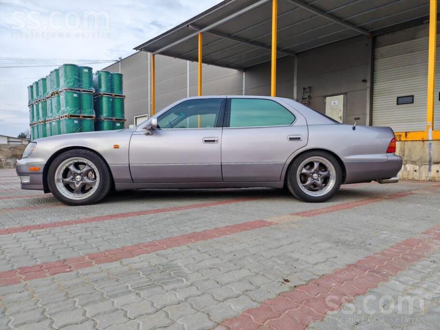 Pelēks Lexus LS 1998 Rīga, ar dzinēja tilpumu 4.00 L un nobraukumu 350 tūkst. km par 9480 €, foto 5 vietnē AUTOMOTO.COM.LV