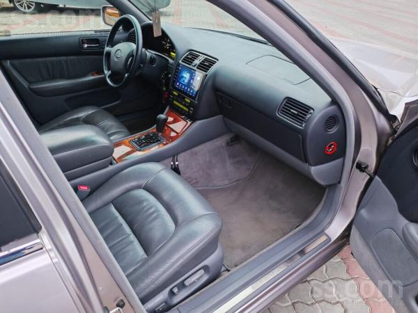 Pelēks Lexus LS 1998 Rīga, ar dzinēja tilpumu 4.00 L un nobraukumu 350 tūkst. km par 9480 €, foto 7 vietnē AUTOMOTO.COM.LV