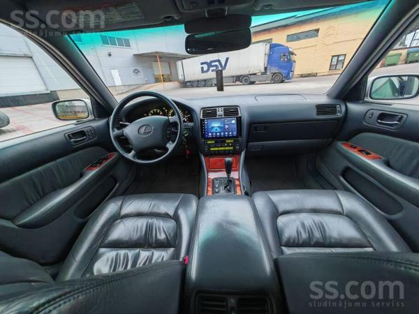 Pelēks Lexus LS 1998 Rīga, ar dzinēja tilpumu 4.00 L un nobraukumu 350 tūkst. km par 9480 €, foto 8 vietnē AUTOMOTO.COM.LV