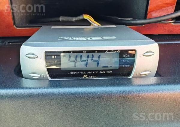 Pelēks Lexus LS 1998 Rīga, ar dzinēja tilpumu 4.00 L un nobraukumu 350 tūkst. km par 9480 €, foto 9 vietnē AUTOMOTO.COM.LV