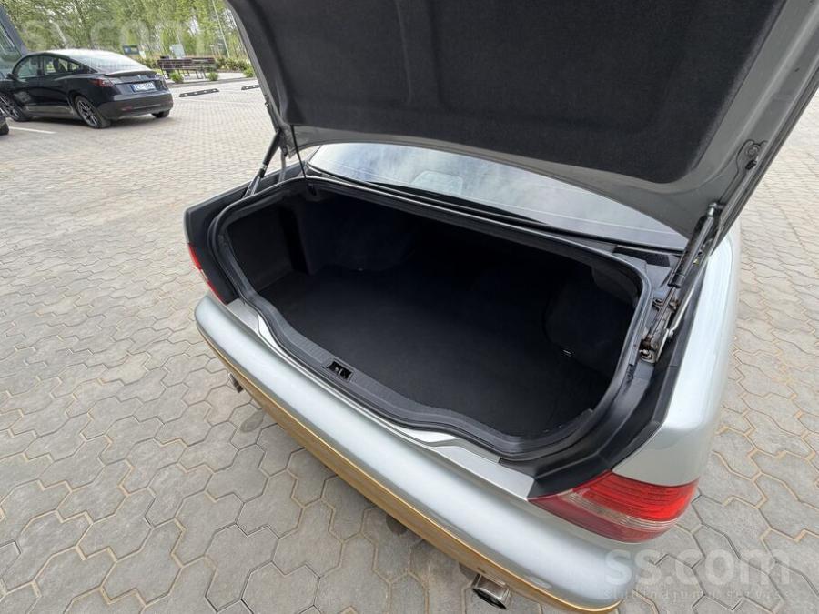 Grey Lexus LS 2001 in Riga, with an engine capacity of 4.30 L and mileage of 263 thousand km for 11500 €, photo 11 on AUTOMOTO.COM.LV