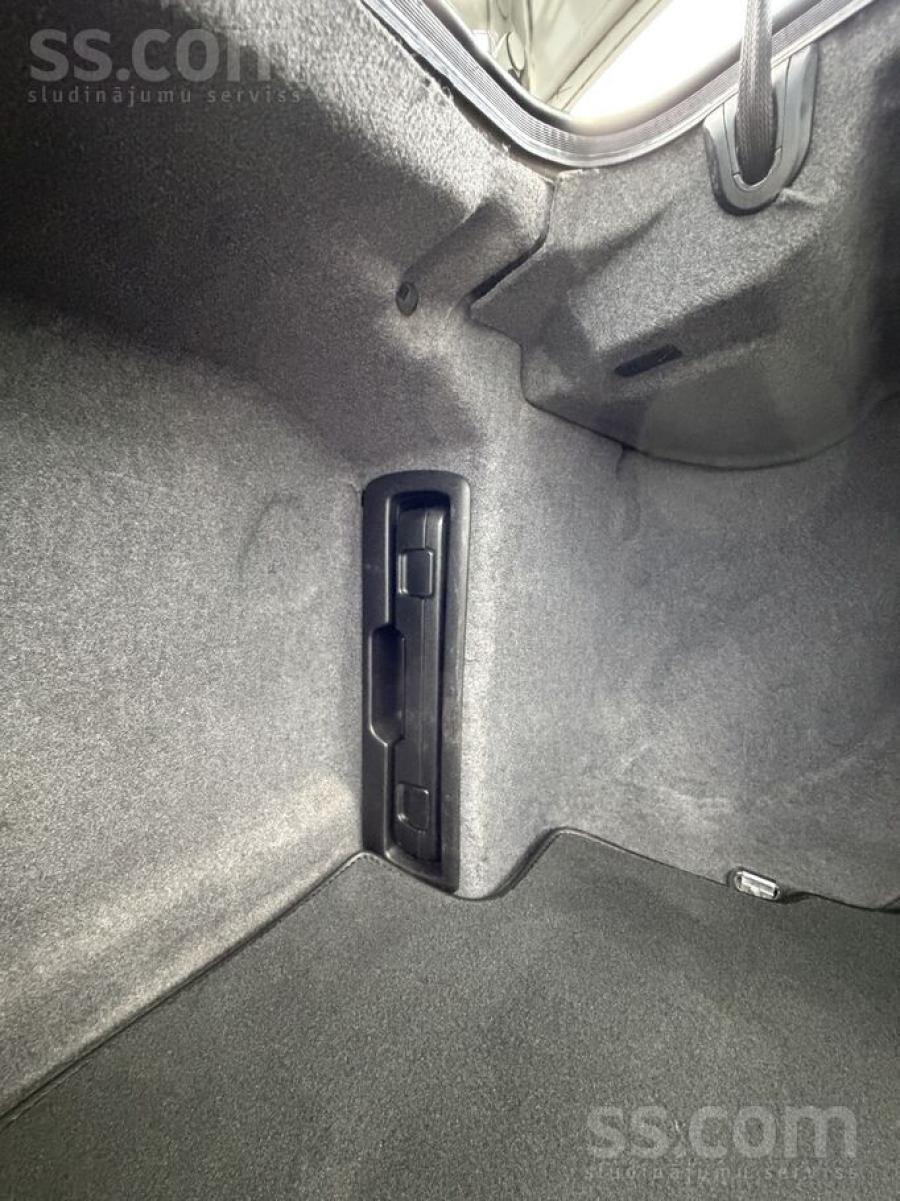 Grey Lexus LS 2001 in Riga, with an engine capacity of 4.30 L and mileage of 263 thousand km for 11500 €, photo 13 on AUTOMOTO.COM.LV