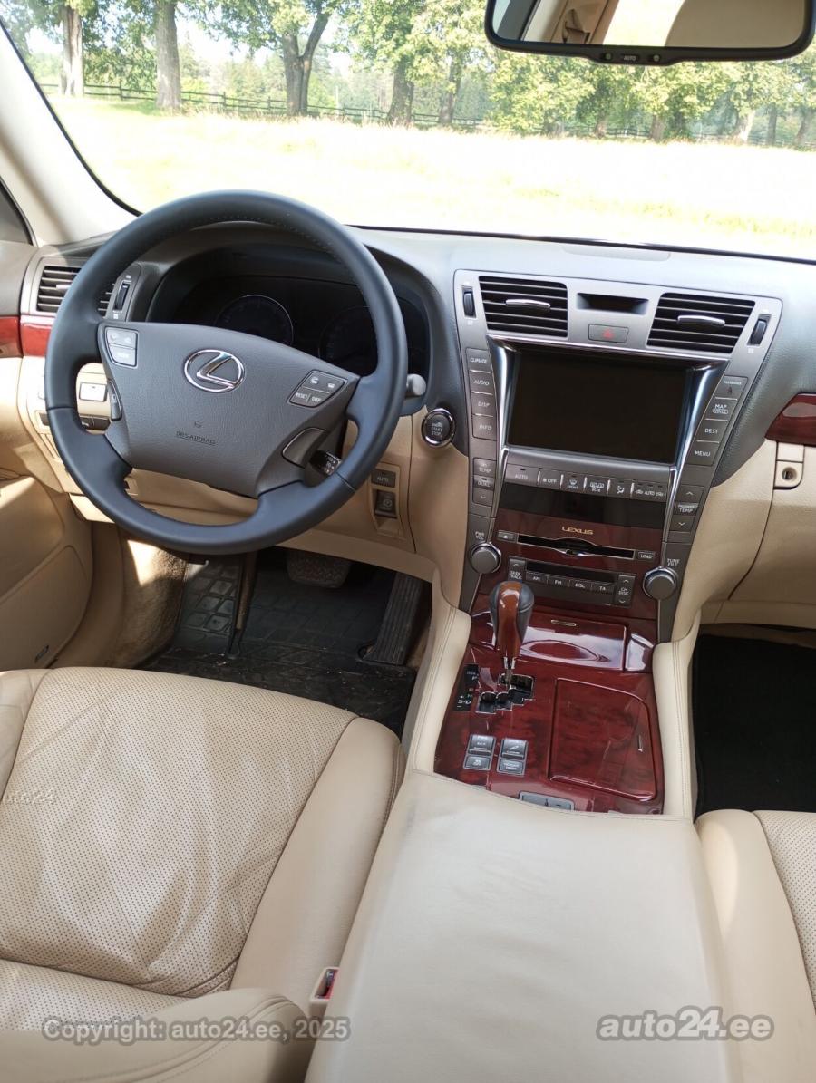 Pelēks Lexus LS 2007 Rakvere, ar dzinēja tilpumu 4.60 L un nobraukumu 249 tūkst. km par 6999 €, foto 8 vietnē AUTOMOTO.COM.LV