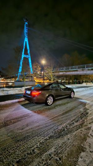 Pelēks Lexus LS 2007 Tallina, ar dzinēja tilpumu 5.00 L un nobraukumu 272 tūkst. km par 15999 €, foto 3 vietnē AUTOMOTO.COM.LV
