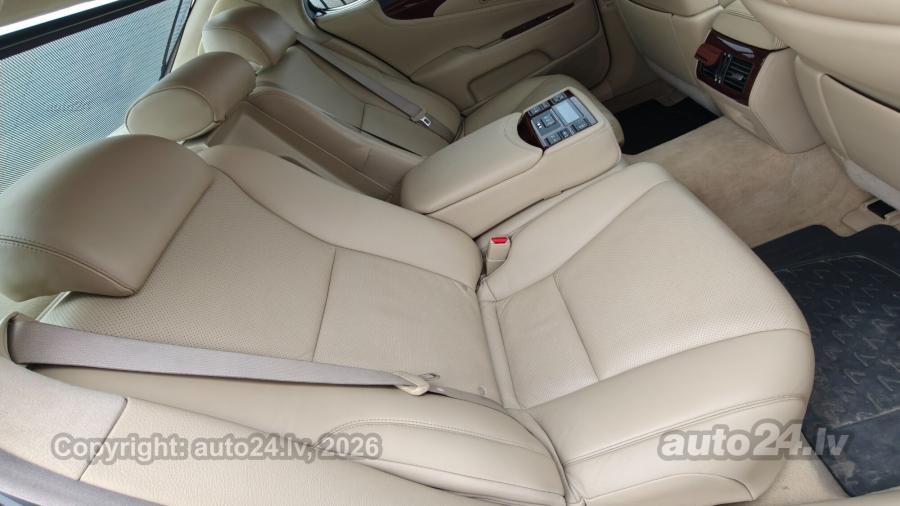 Pelēks Lexus LS 2007 Tallina, ar dzinēja tilpumu 5.00 L un nobraukumu 272 tūkst. km par 15999 €, foto 17 vietnē AUTOMOTO.COM.LV