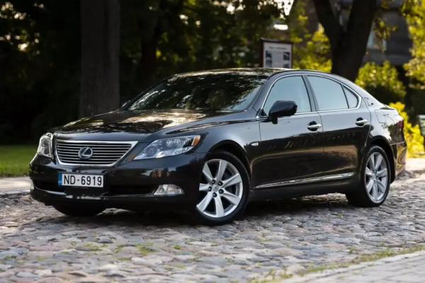 Pelēks Lexus LS 2007 Jelgava, ar dzinēja tilpumu 5.00 L un nobraukumu 223 tūkst. km par 10500 €, foto 1 vietnē AUTOMOTO.COM.LV