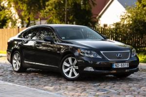 Pelēks Lexus LS 2007 Jelgava, ar dzinēja tilpumu 5.00 L un nobraukumu 223 tūkst. km par 10500 €, foto 3 vietnē AUTOMOTO.COM.LV