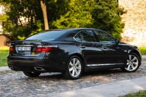 Pelēks Lexus LS 2007 Jelgava, ar dzinēja tilpumu 5.00 L un nobraukumu 223 tūkst. km par 10500 €, foto 4 vietnē AUTOMOTO.COM.LV