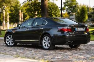 Pelēks Lexus LS 2007 Jelgava, ar dzinēja tilpumu 5.00 L un nobraukumu 223 tūkst. km par 10500 €, foto 5 vietnē AUTOMOTO.COM.LV