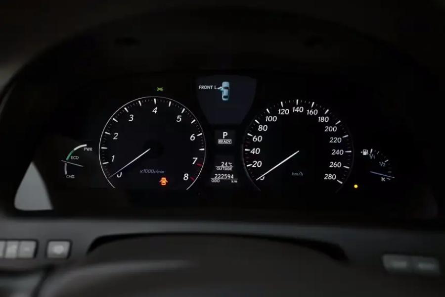 Pelēks Lexus LS 2007 Jelgava, ar dzinēja tilpumu 5.00 L un nobraukumu 223 tūkst. km par 10500 €, foto 12 vietnē AUTOMOTO.COM.LV