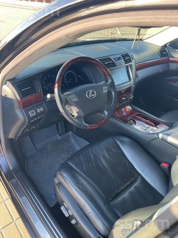 Pelēks Lexus LS 2007 Rīga, ar dzinēja tilpumu 5.00 L un nobraukumu 216 tūkst. km par 15400 €, foto 5 vietnē AUTOMOTO.COM.LV