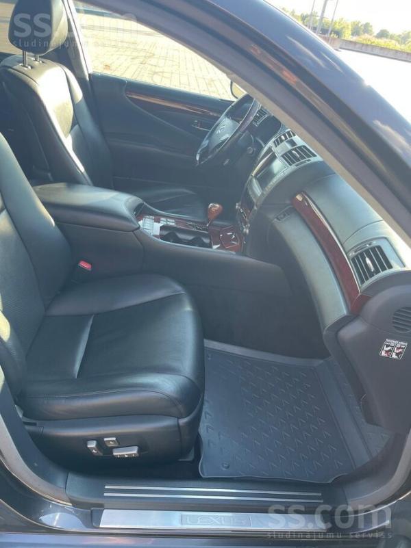 Pelēks Lexus LS 2007 Rīga, ar dzinēja tilpumu 5.00 L un nobraukumu 216 tūkst. km par 15400 €, foto 7 vietnē AUTOMOTO.COM.LV