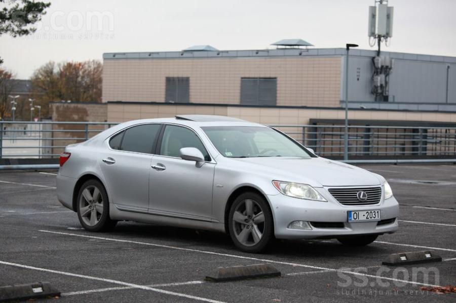 Grey Lexus LS 2007 in Riga, with an engine capacity of 4.60 L and mileage of 269 thousand km for 8990 €, photo 3 on AUTOMOTO.COM.LV