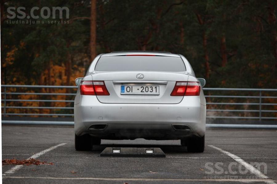 Grey Lexus LS 2007 in Riga, with an engine capacity of 4.60 L and mileage of 269 thousand km for 8990 €, photo 7 on AUTOMOTO.COM.LV