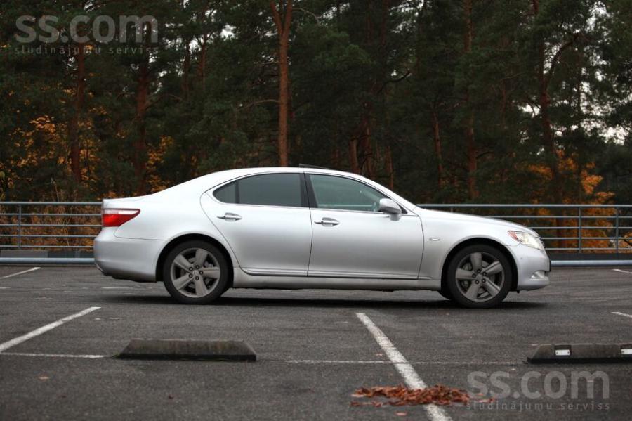 Grey Lexus LS 2007 in Riga, with an engine capacity of 4.60 L and mileage of 269 thousand km for 8990 €, photo 9 on AUTOMOTO.COM.LV