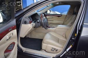 Grey Lexus LS 2009 in Riga, with an engine capacity of 5.00 L and mileage of 301 thousand km for 12000 €, photo 4 on AUTOMOTO.COM.LV