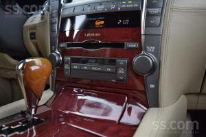 Grey Lexus LS 2009 in Riga, with an engine capacity of 5.00 L and mileage of 301 thousand km for 12000 €, photo 7 on AUTOMOTO.COM.LV