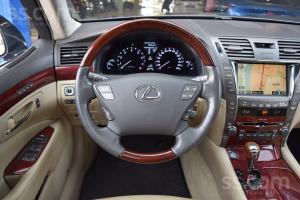 Grey Lexus LS 2009 in Riga, with an engine capacity of 5.00 L and mileage of 301 thousand km for 12000 €, photo 10 on AUTOMOTO.COM.LV