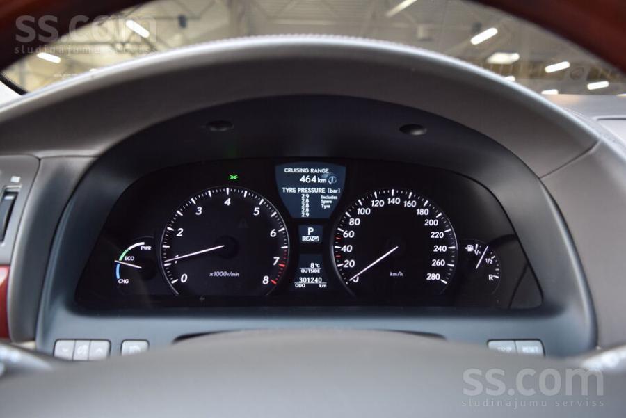 Grey Lexus LS 2009 in Riga, with an engine capacity of 5.00 L and mileage of 301 thousand km for 12000 €, photo 12 on AUTOMOTO.COM.LV