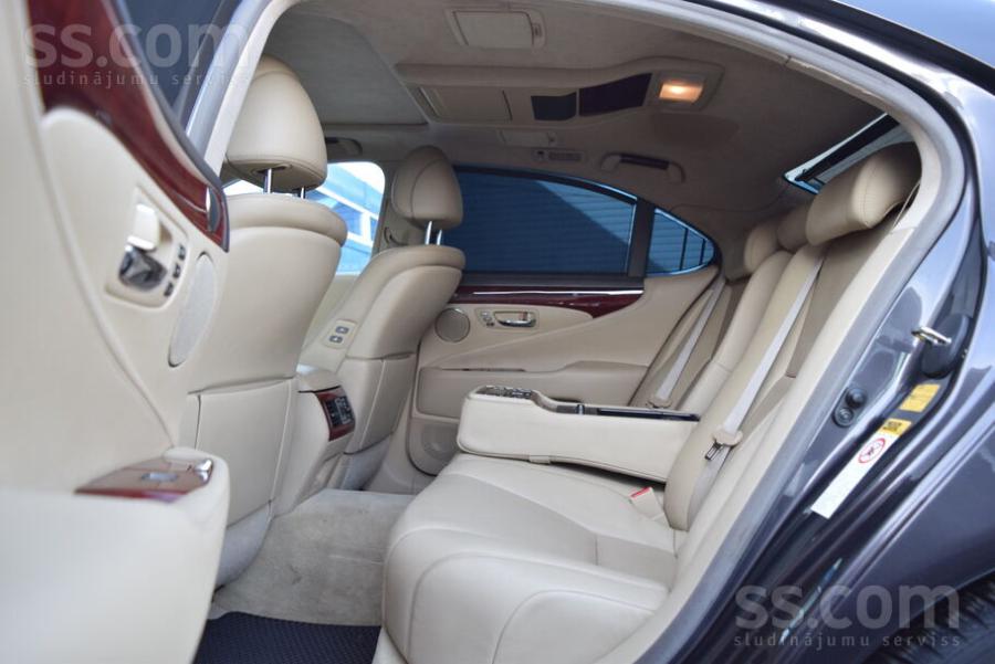 Grey Lexus LS 2009 in Riga, with an engine capacity of 5.00 L and mileage of 301 thousand km for 12000 €, photo 15 on AUTOMOTO.COM.LV