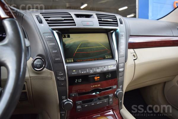 Pelēks Lexus LS 2009 Rīga, ar dzinēja tilpumu 5.00 L un nobraukumu 301 tūkst. km par 10000 €, foto 7 vietnē AUTOMOTO.COM.LV