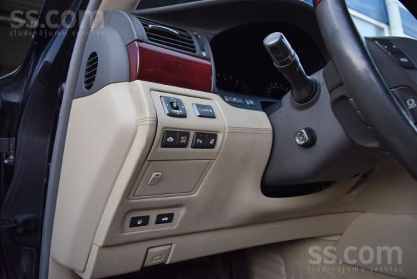 Pelēks Lexus LS 2009 Rīga, ar dzinēja tilpumu 5.00 L un nobraukumu 301 tūkst. km par 10000 €, foto 8 vietnē AUTOMOTO.COM.LV