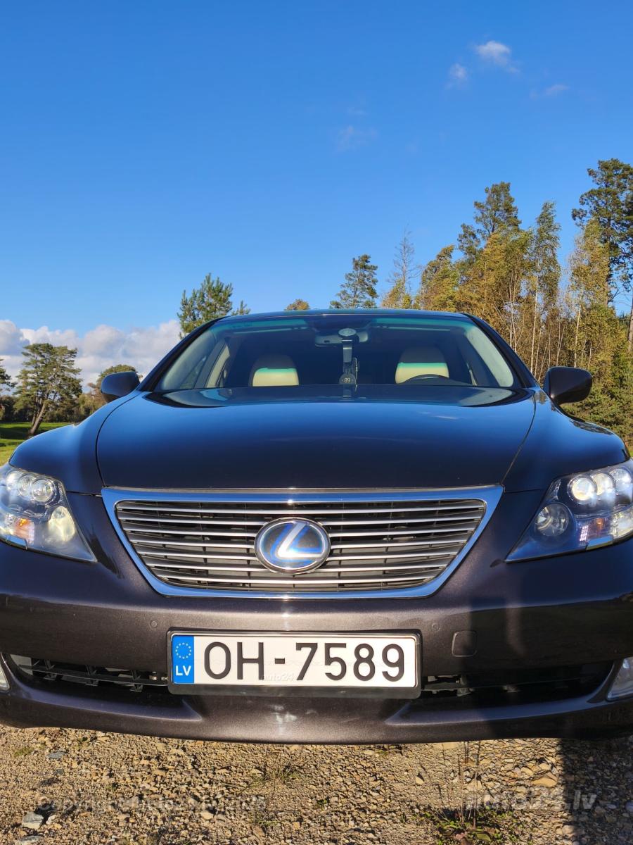 Pelēks Lexus LS 2009 Rīga, ar dzinēja tilpumu 5.00 L un nobraukumu 299 tūkst. km par 13000 €, foto 3 vietnē AUTOMOTO.COM.LV